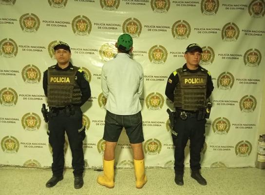 Policía del Meta captura a un sujeto que atacó con machete a un ciudadano e hirió a uniformados ...